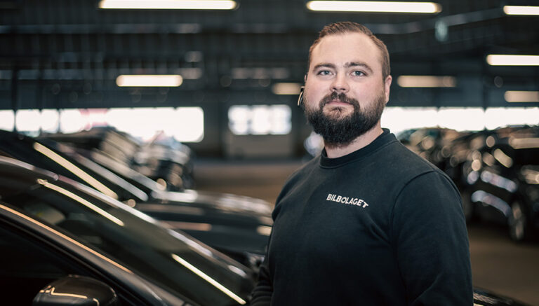 Så testar vi begagnade bilar – noggranna kontroller | Bilbolaget.nu